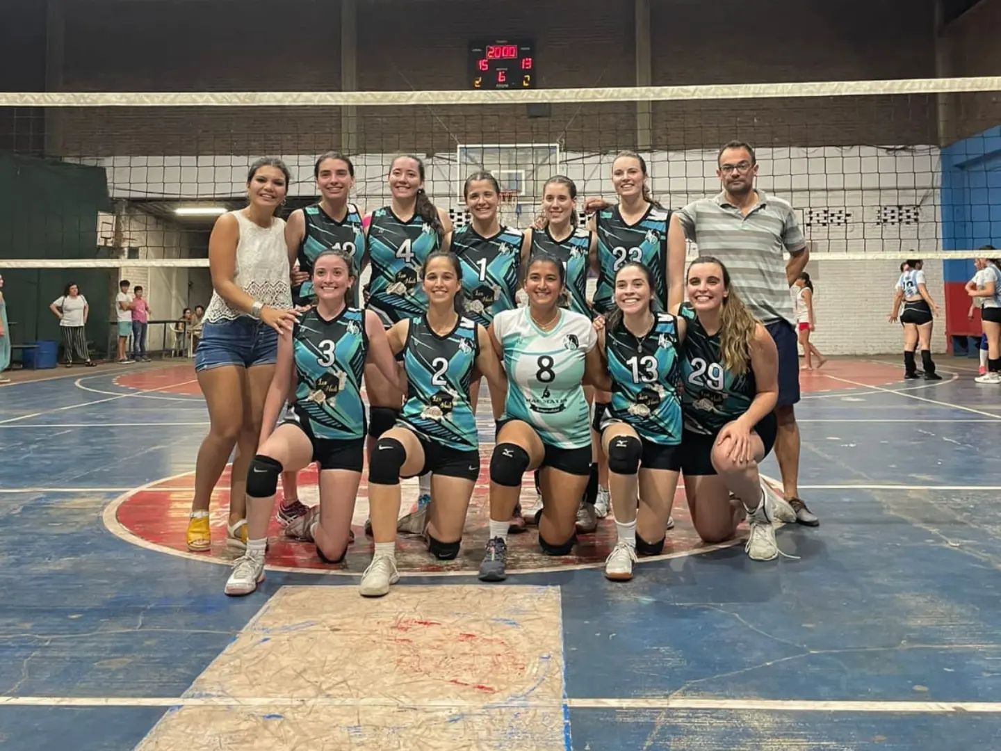 Voleibol: AVS A campeón en femenino, definen en masculino Quebracho B y AVS A. · 10minutos.com.uy